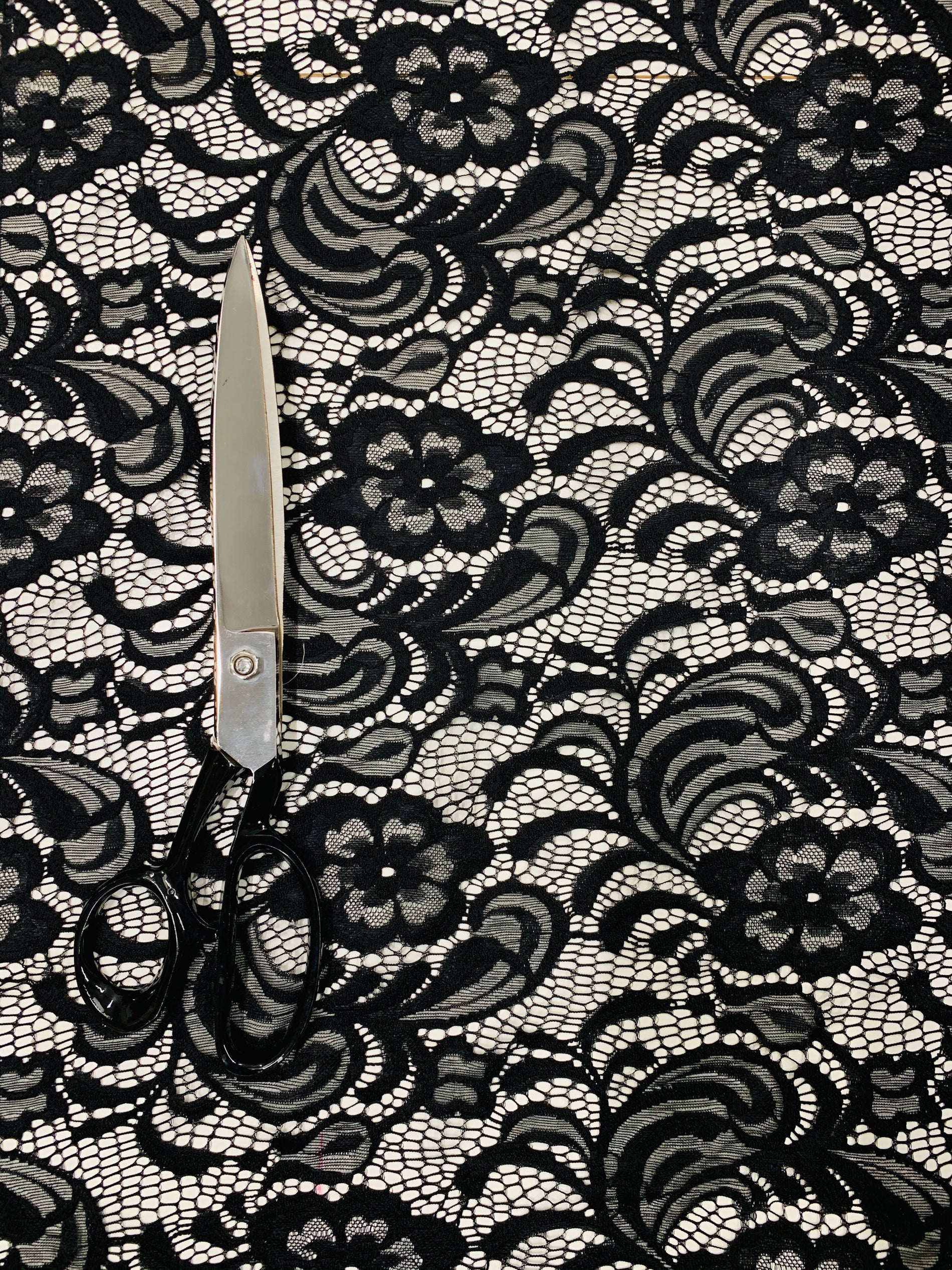 Crochet Floral Lace Fabric - Scalloped Edge Dressmaking Fab. | Fabriques